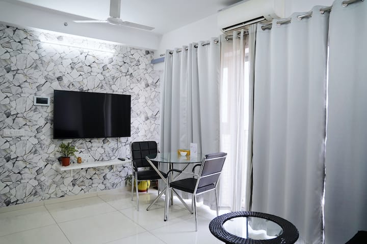 Nest Amanora 1bhk Acsuite/ Awarded Safesttownship - Pune