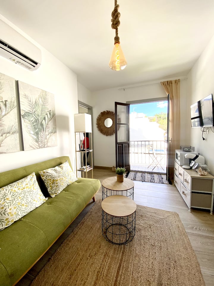 Estepona Gem | Private Terrace & Prime Location - Estepona