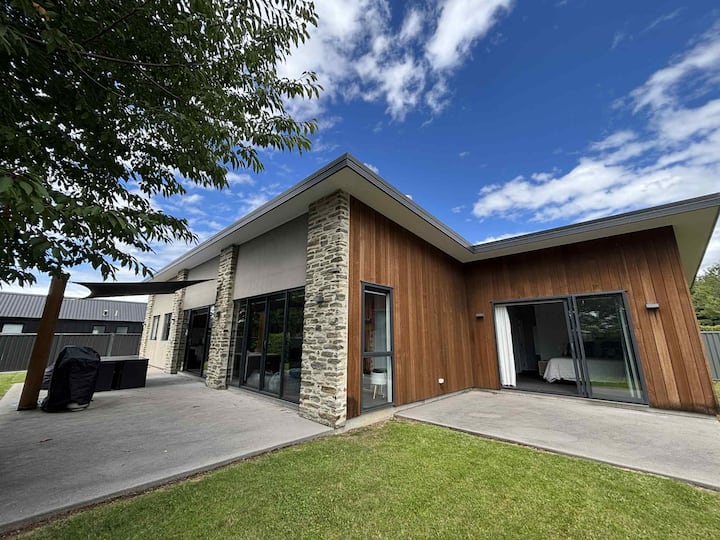 All The Comforts On Kelliher - Wanaka