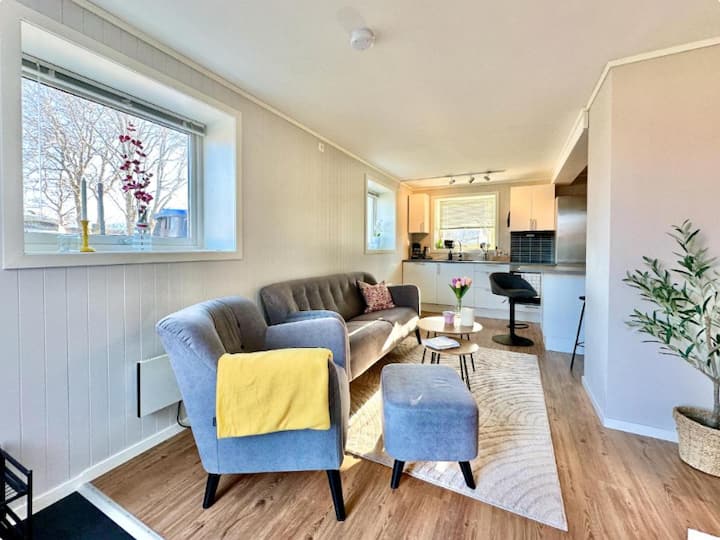 Cozy Apt Near Leknes Airport – Free Parking - Norway