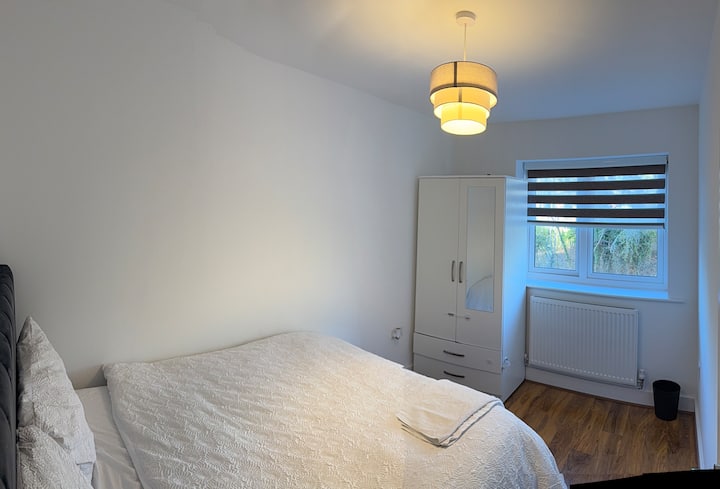 Comfortable Double Room With Shared Spaces - Bromsgrove
