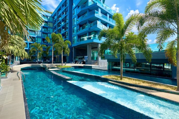 Family Apartment • Rooftop Pool • On The Beach - Jomtien