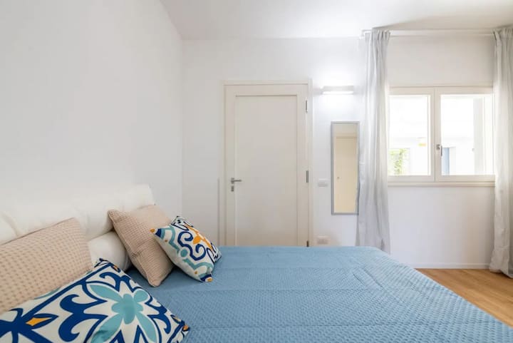 Maison Aurora Modern Beachfront Home - Bari