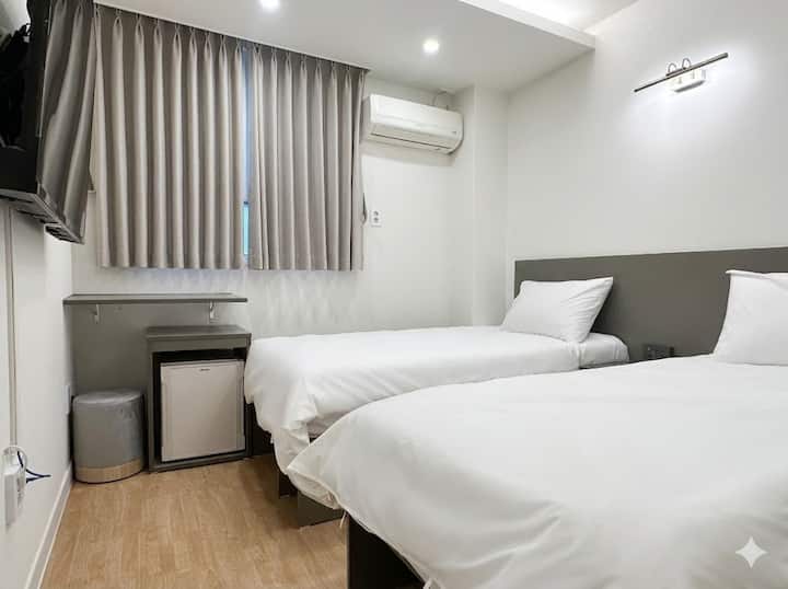 Myeongdong Area · Modern Hotel Cf Twin Room - 서울특별시