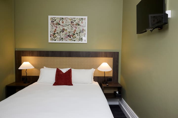 Heritage Listed 2 Bedroom Apartment - Bunbury