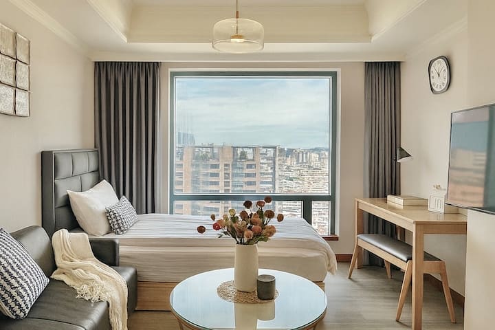 享勤美｜經濟房型｜雙人＋單人床｜3人房｜景觀｜草悟道｜審計新村｜火車站 - North District