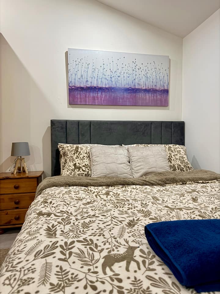 Private Studio Apartment With King-size Bed. - Dagenham