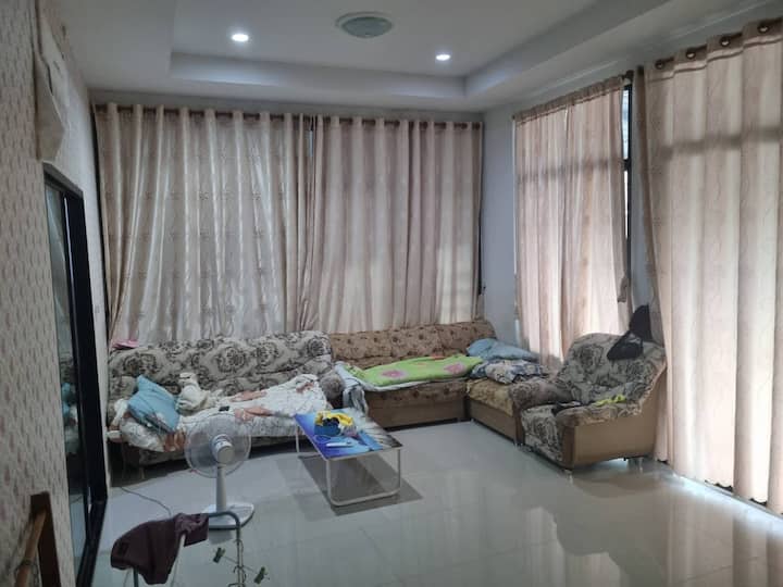 บ้านใบบัว - Si Maha Phot