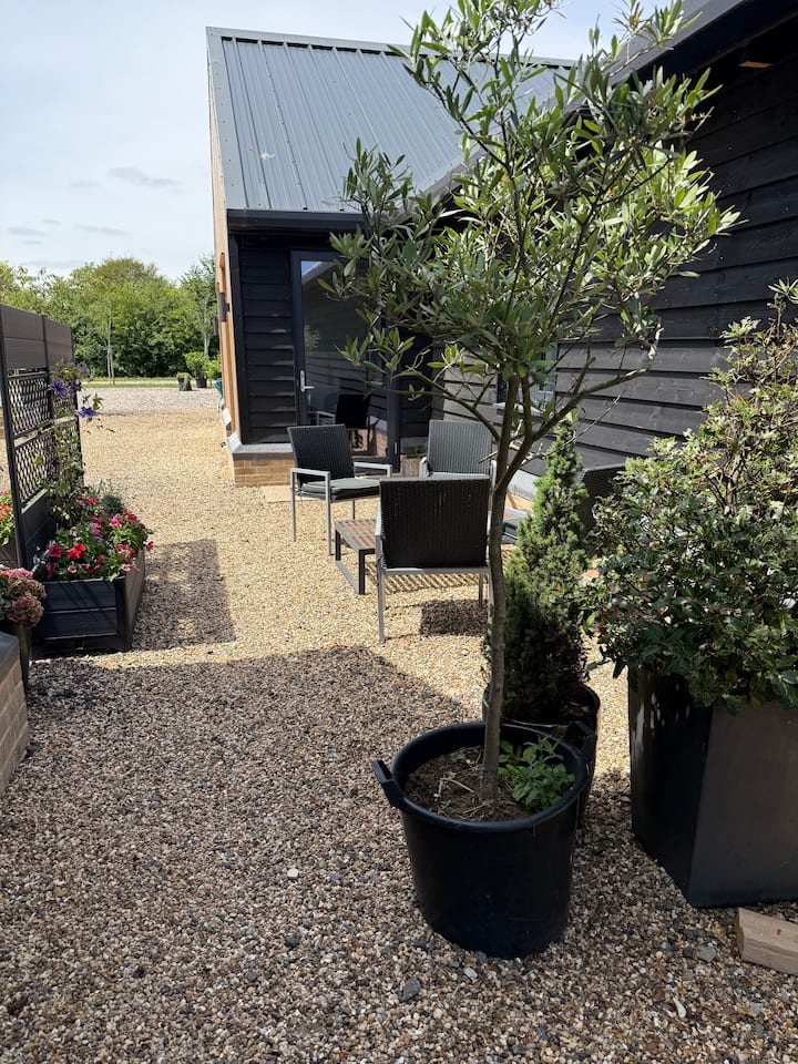 2 Bedroom Courtyard Barn-
Near Stansted Airport - London Stansted Airport (STN)