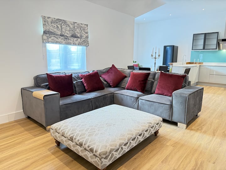 2 Bedroom Courtyard Barn-
Near Stansted Airport - London Stansted Airport (STN)