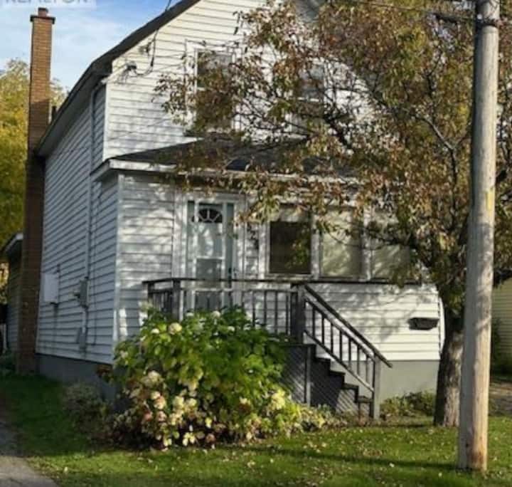 5br/2bath Entire Home - Sault Ste. Marie