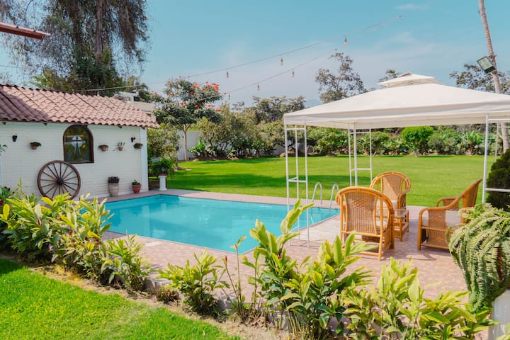 Villa Campestre Con Piscina Exclusiva - Laredo - Laredo