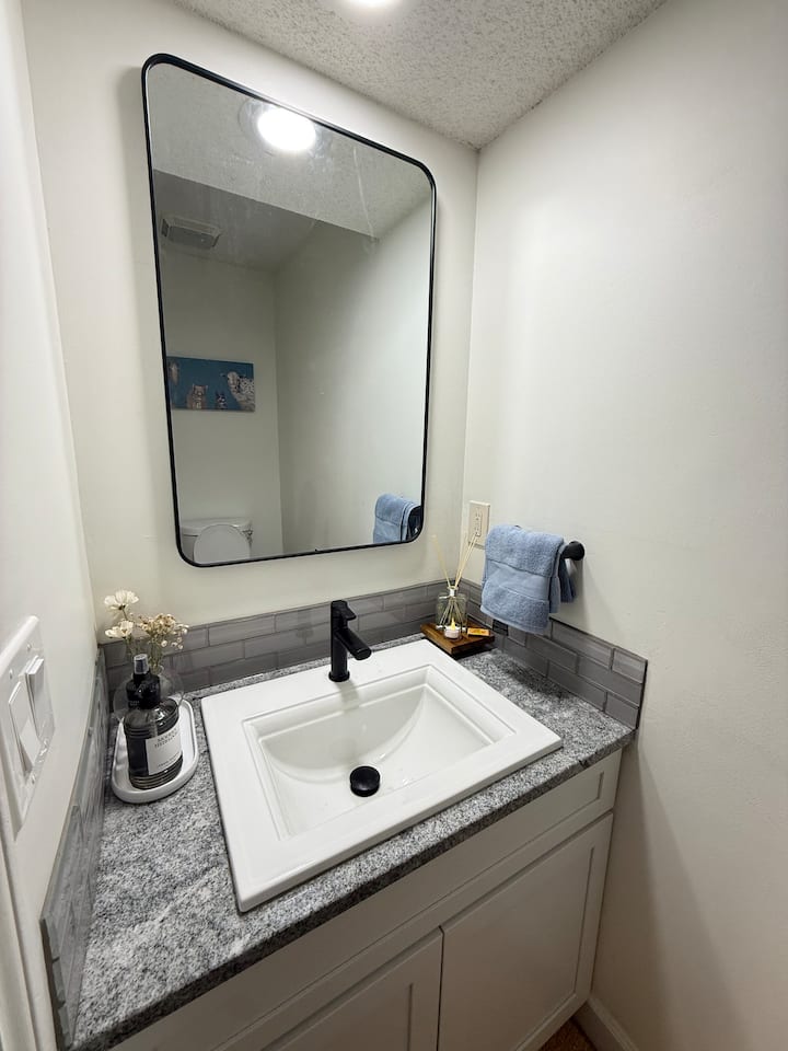 Relax & Recharge • Cozy Retreat In Rosedale, Ks - Mission, KS