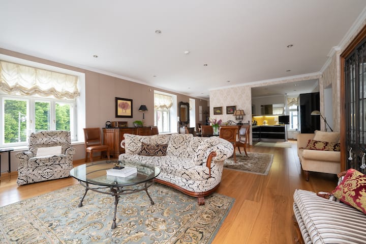 Bright & Spacious - 2br With Stunning Church View - Tallinn