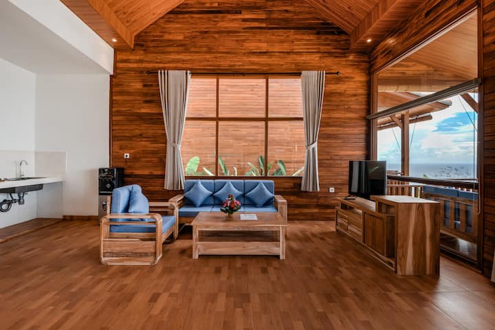 Luxury Beachfront Escape W/ Spectacular Ocean View - Seraya