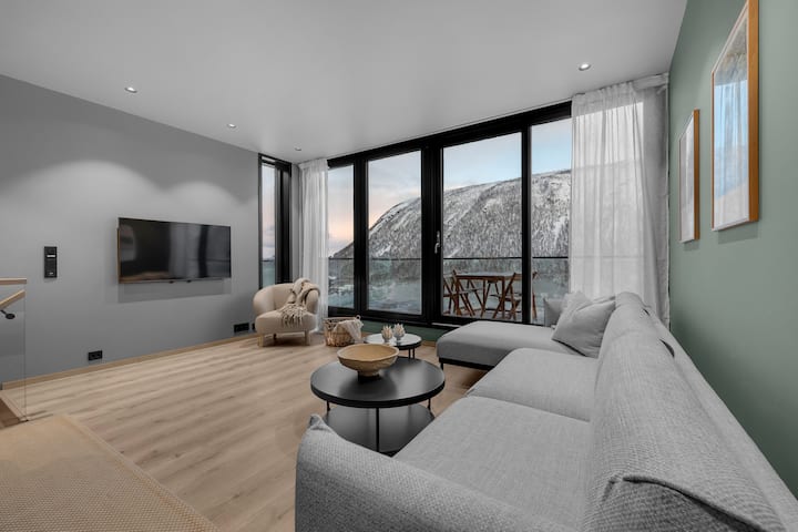 Warm And Spacious House With Heated Indoor Garage - 特羅姆瑟