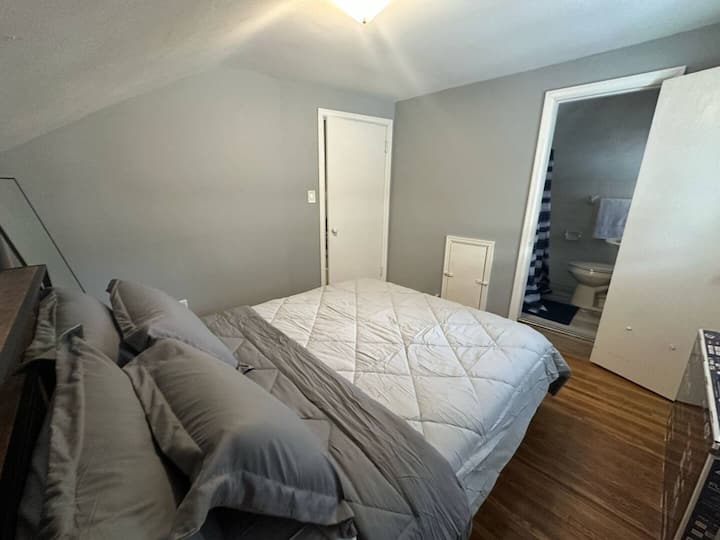 Modern And Charming Studio - Toledo, OH