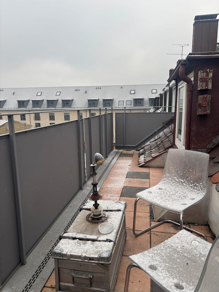 Dachgeschosswohnung Mit Balkon Und En Suite Bad - Munich