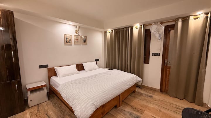 Cosy Inn Queen Room - Almora