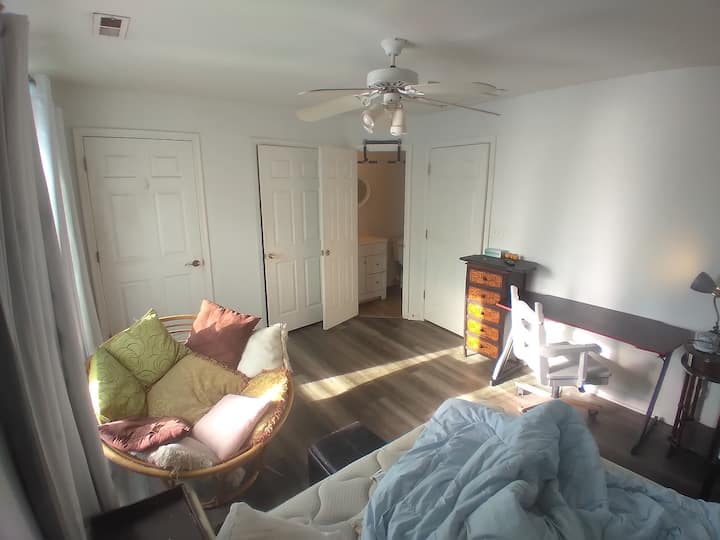 Great Location For Working Professional - Norfolk, VA