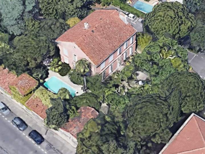 Grande Maison Bourgeoise Au Calme – 300 M² - 6 Chb - Marseille