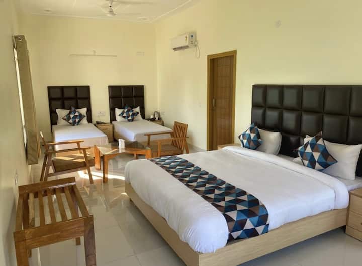 Family Size Room In Jim Corbett Uttarakhand - Jim Corbett National Park