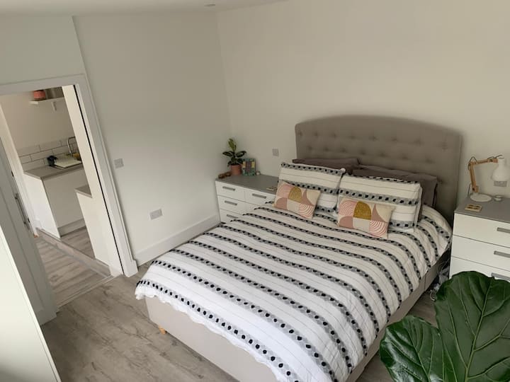 Beautiful St Brelades Apartment, Private & Quiet - Jersey