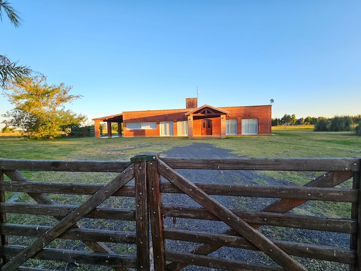 Casa De Campo En Chacras De La Trinidad. - Cañuelas