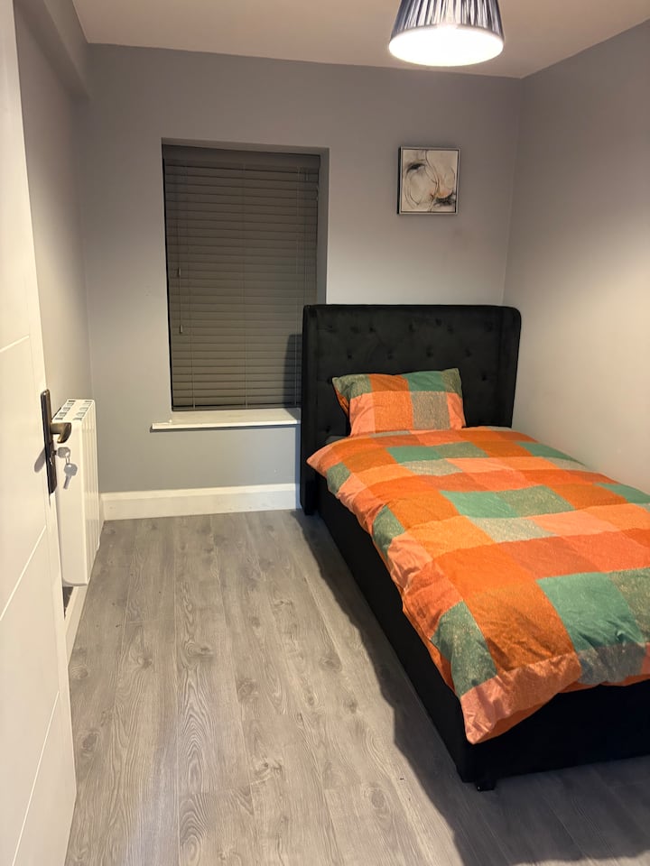 Bright Room In Cork - Cork
