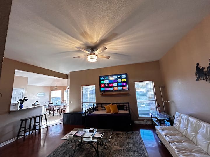 King Bed Pet Friendly 4bd/2ba Near I-35/unt Denton - Denton, TX
