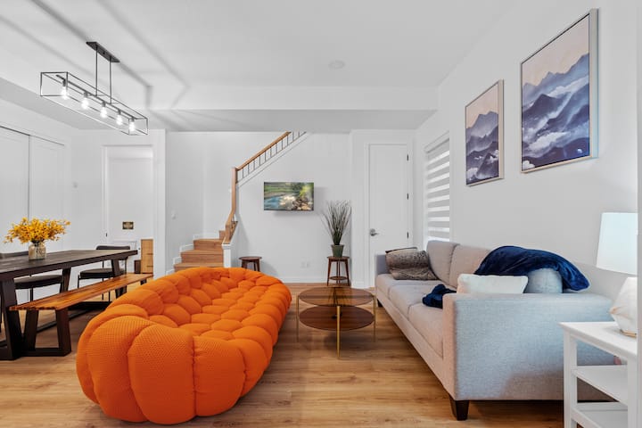 Luxurious Large 3 Bedroom Loft Saskatchewan Drive - Edmonton, Canada