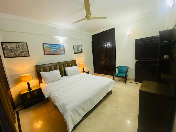 Luxury 2 Bed Suite | Central | Safe Building - Islamabad
