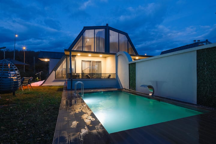 Bolu Abant'ta ÖZel Havuzlu, ŞöMineli, Lüks Villa - Bolu