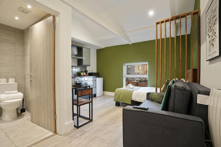 Olive Branch Apts | Block Of 8 | Sleeps Upto 23 - Sheffield, UK