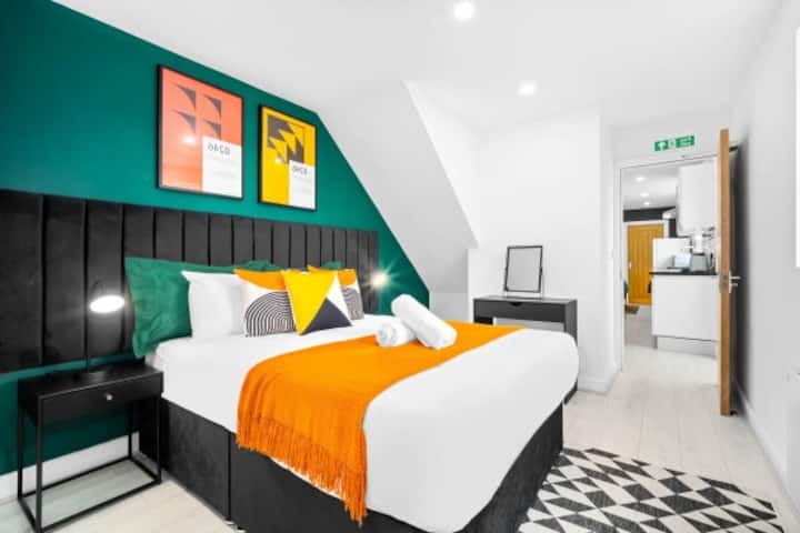 Modern 3 Bedroom Apartment * Terrace * Netflix - Birmingham