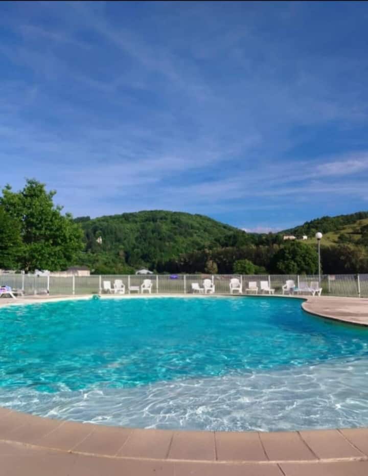 Séjour Détente Avec Piscine à St-geniez-d'olt - Saint-Geniez-d'Olt