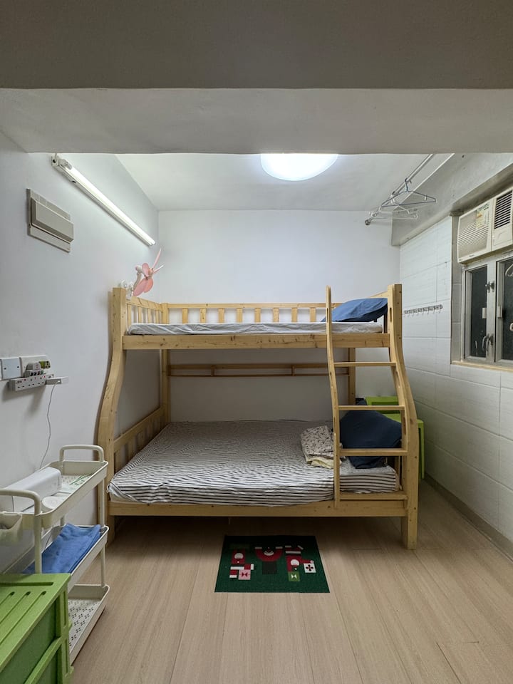 Comfortable Private Room, Right Beside The Subway - Central