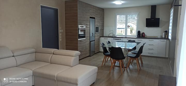 Charmante Maison Tout Confort Idéale Pour Famille - Oyonnax