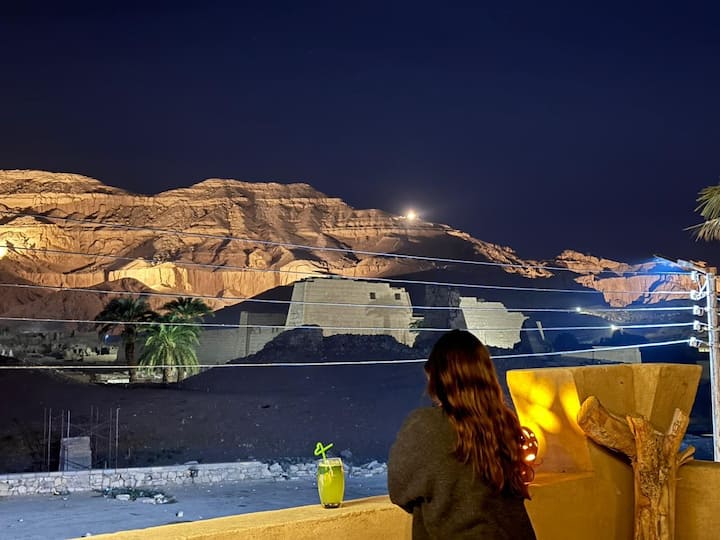 Ramses 3 Apartment In Front Of The Temple Of Habu - Égypte