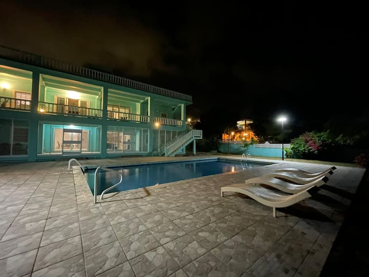 Cozy 4-br Oasis On Golf Course + Huge Patio & Pool - Saint Kitts and Nevis