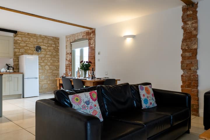 Badgers Sett - Towcester