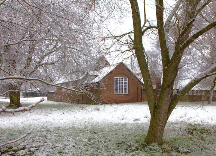 The Old School - 4 Bedroom Home On Village Common - Harpenden
