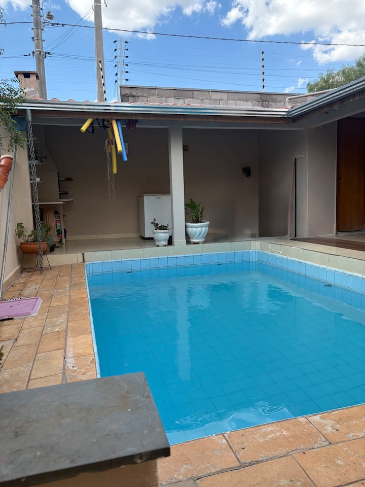 Casa Com Piscina Aquecida Em Bairro Tranquilo - Aéroport de Sao Paulo/Campinas Viracopos (VCP)