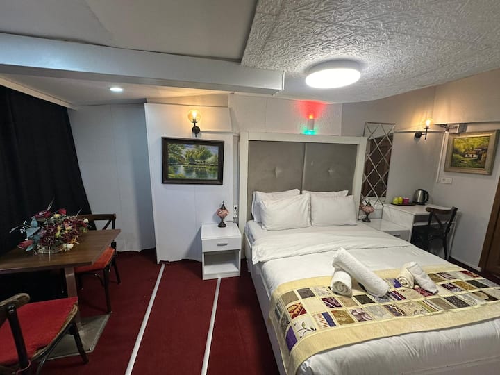 Eminönü’nün Kalbinde ŞEhir Manzaralı Oda - İstanbul