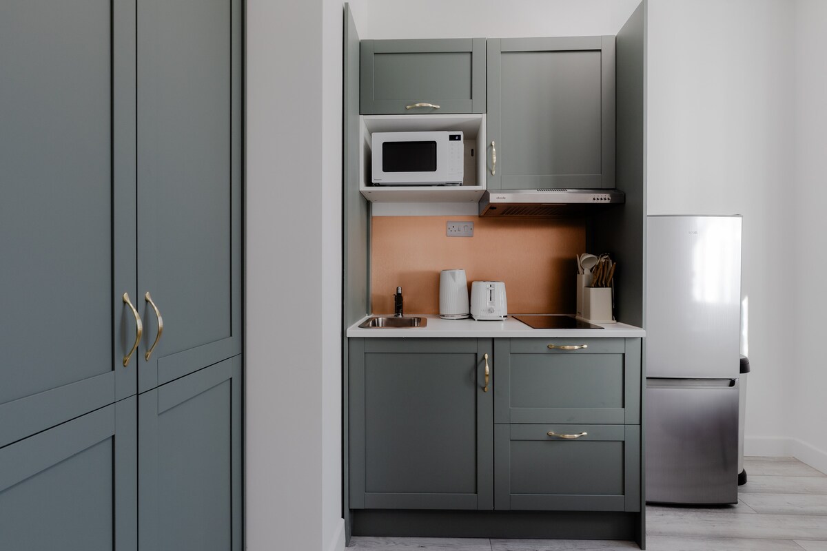 Urban Chic & Bright Studio | Kensington Area - Flats for Rent in ...