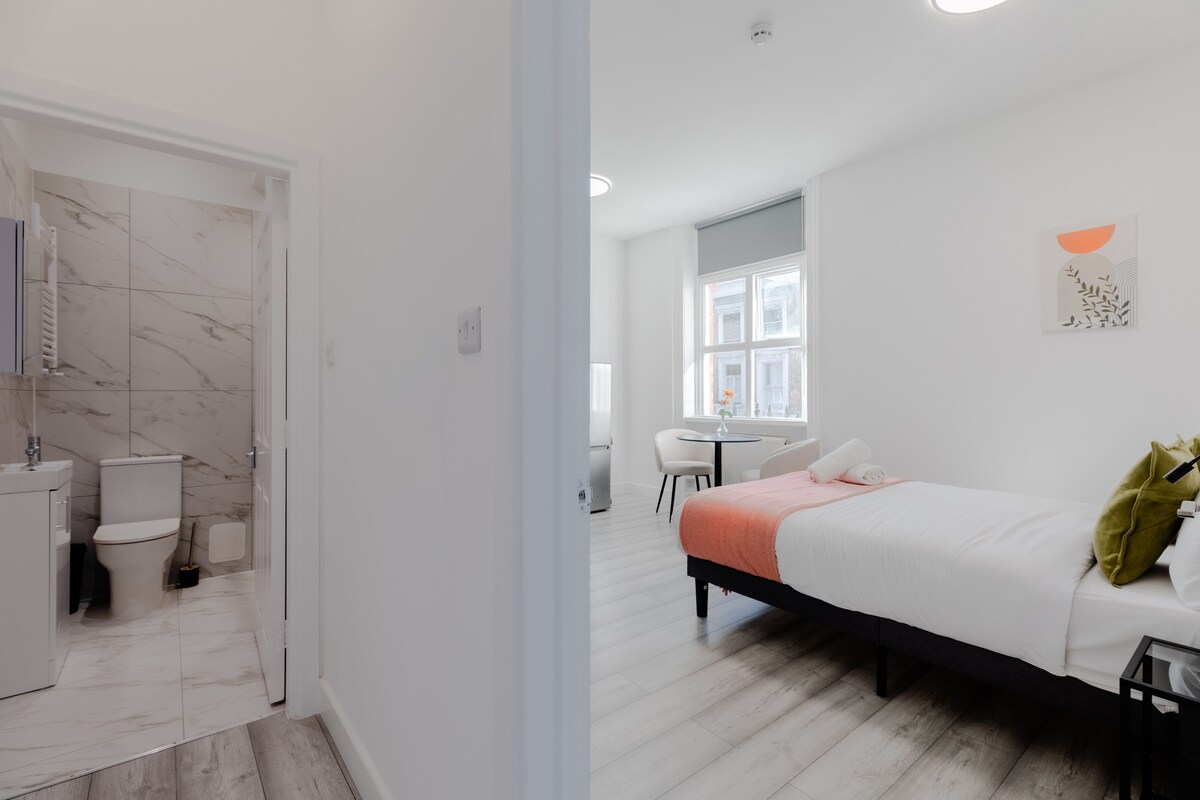 Urban Chic & Bright Studio | Kensington Area - Flats for Rent in ...