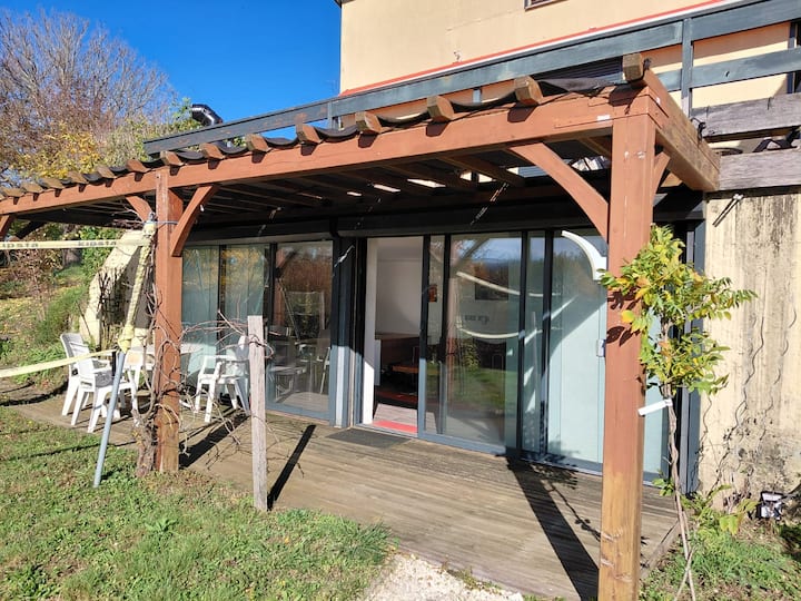 Studio Indépendant : Vue Calme Proche Transports - La Tour-de-Salvagny