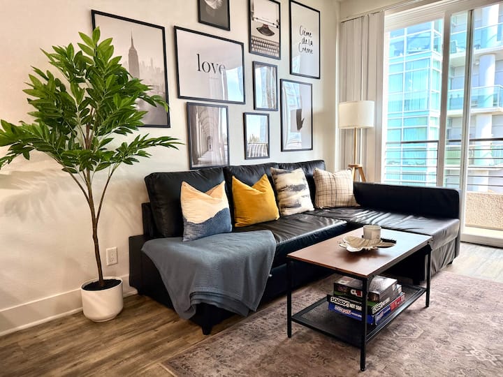 Two Bedroom Apt Near Marina - Marina del Rey, CA