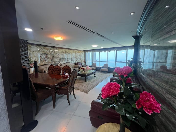 Stylish Corniche Apartment With Ocean View - Ajman