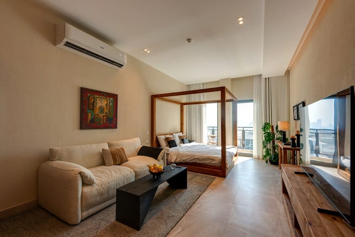 Luxury Studio | Skyline View & Cozy King Bed. - Manama